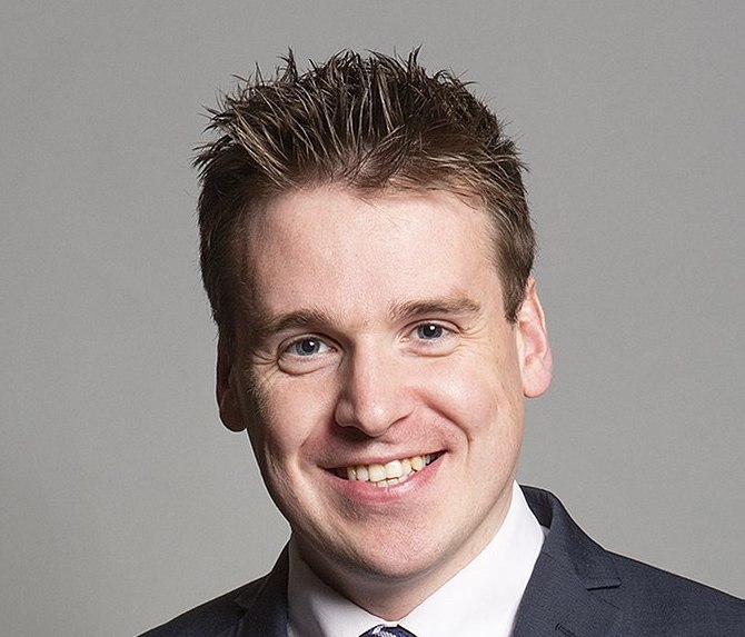Voter ID rule backfires on Tory MP stuck without appropriate ID - Left ...